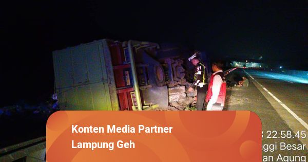 Sopir Diduga Mengantuk, Truk Muatan Batu Bara Terguling di Tol Lampung ... Sopir Diduga Mengantuk, Truk Muatan Batu Bara Terguling di Tol Lampung ...